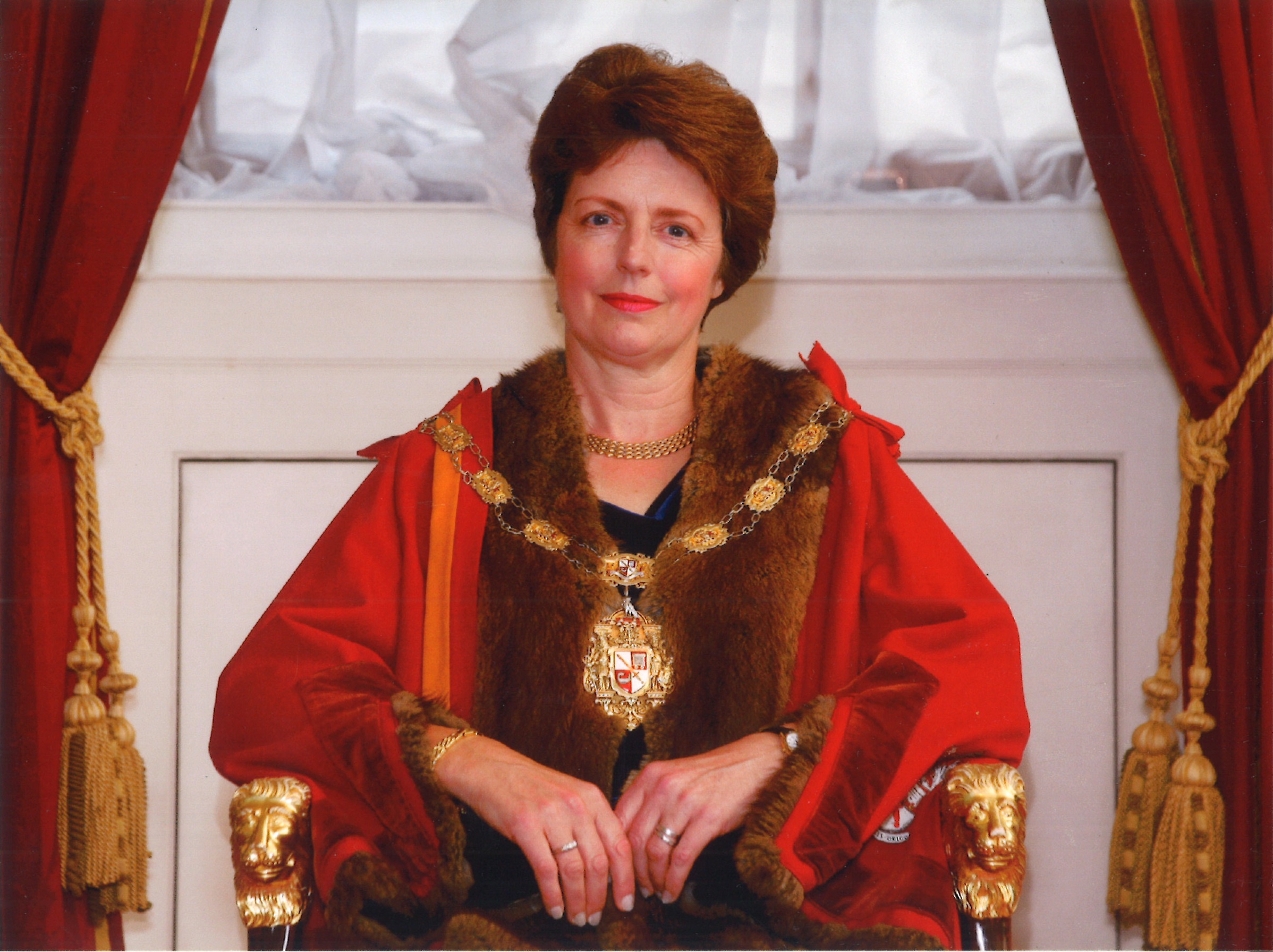 Karen Richardson becomes the first female Master of The City of London ...